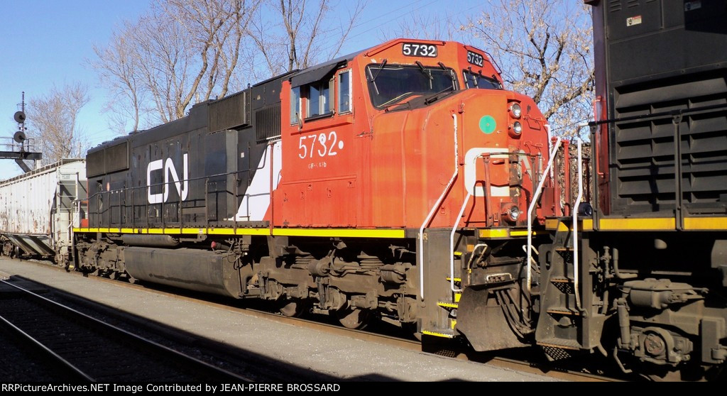 CN 5732 a GF 643b
